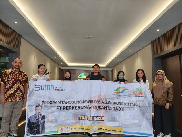 Ptpn xiii serahkan beasiswa kepada mahasiswa di kalimantan 1 | PT ...